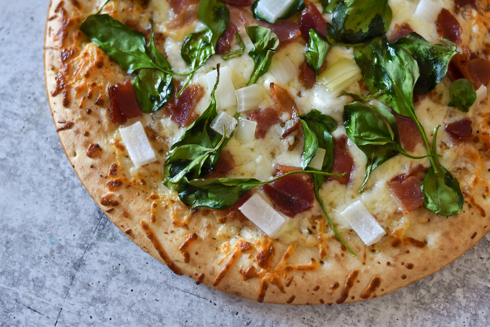 Bacon, Onion, & Spinach Pizza - Beanos